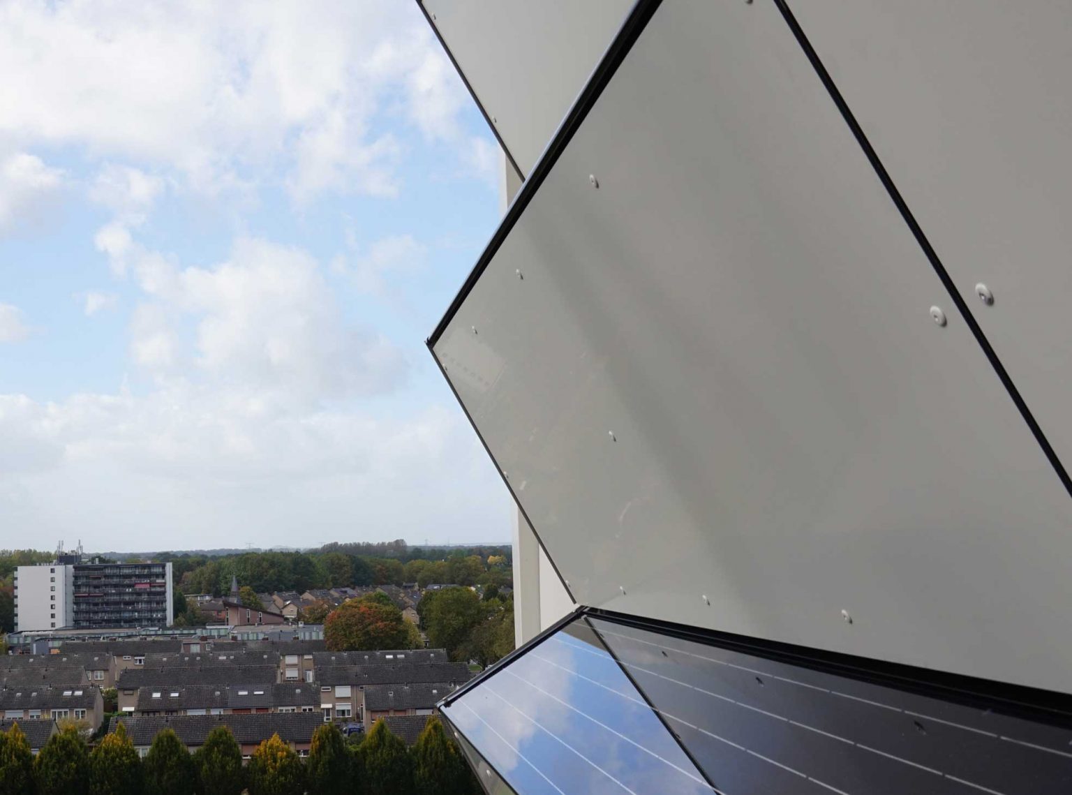 BIPV photovoltaic facade systems | metsolar.eu