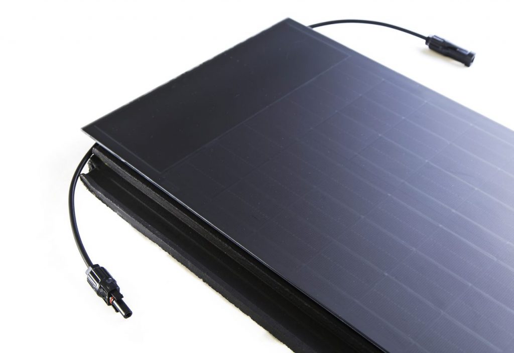 BiSolar solar roof tiles - Custom solar panels from EU | metsolar.eu