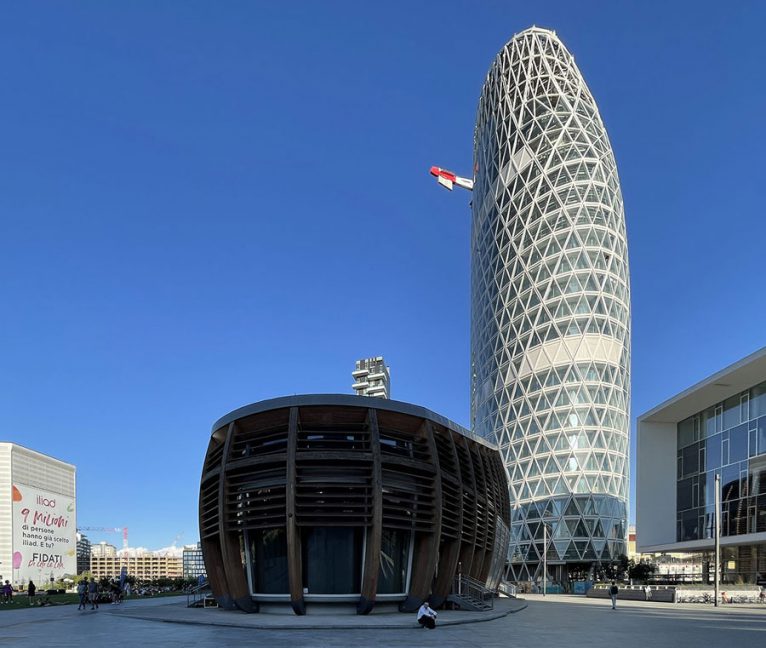 Unipol Tower in Milan - Powered by Glass Glass Solar Louvres